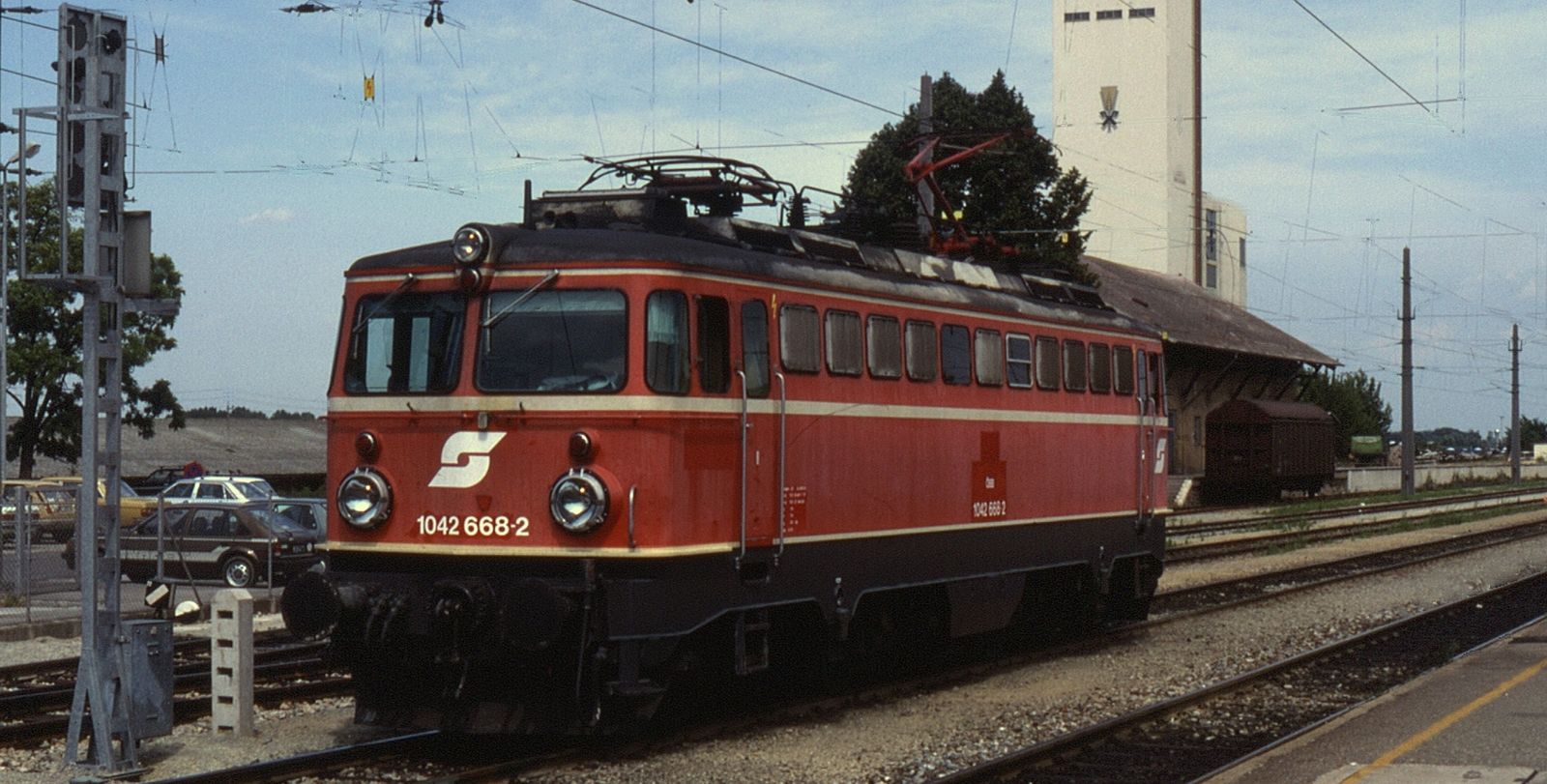 loco-info.com - Austrian Federal Railways classes 1042 and 1142